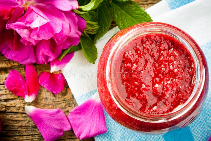 Confiture de Rose image stock. Image du pétale, conserve - 40670641