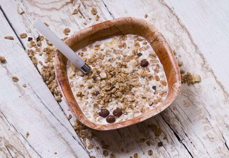 Conflakes com leite foto de stock. Imagem de ingredientes - 23878536