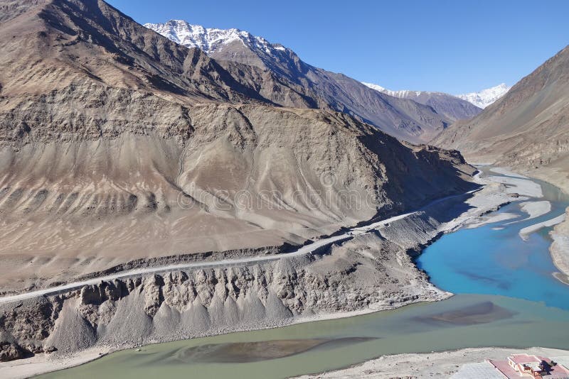 Confluent De Zanskar Et De Fleuves Indus Photo stock - Image du ...