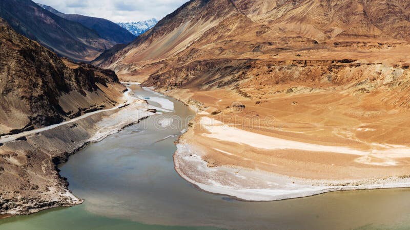 Confluent De Zanskar Et De Fleuves Indus Photo stock - Image du ...