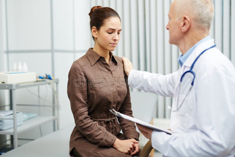 Confortar al paciente imagen de archivo. Imagen de apuro - 34593201