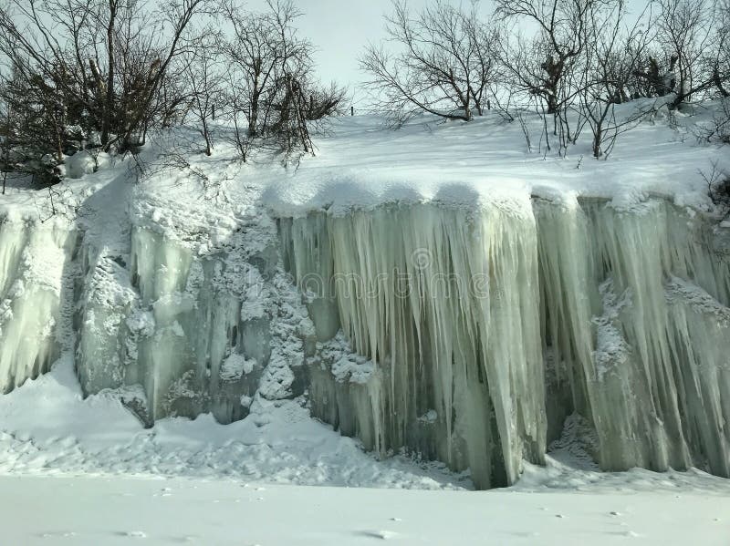 Congelato fotografia stock. Immagine di ghiaccioli, nave - 113667268