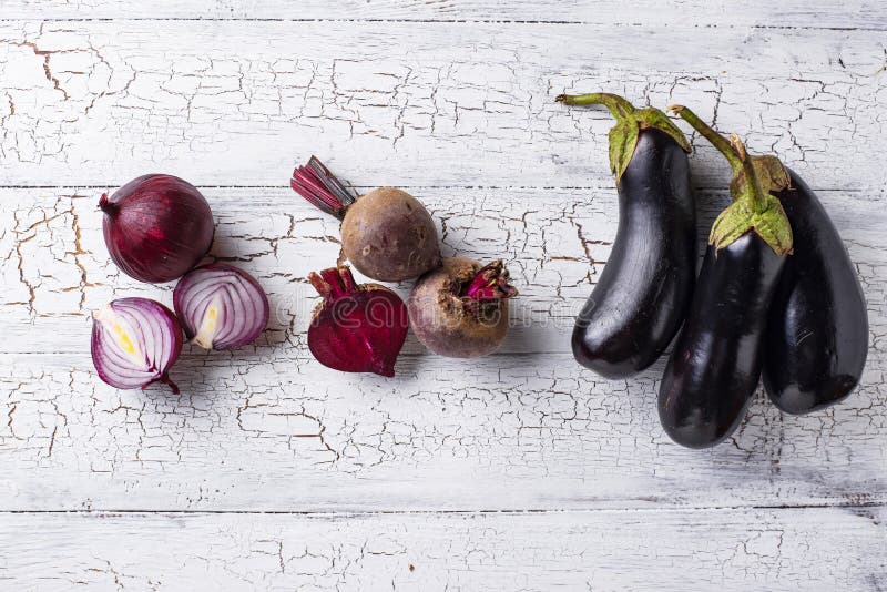 Conjunto De Diferentes Legumes Roxos Foto de Stock - Imagem de ...