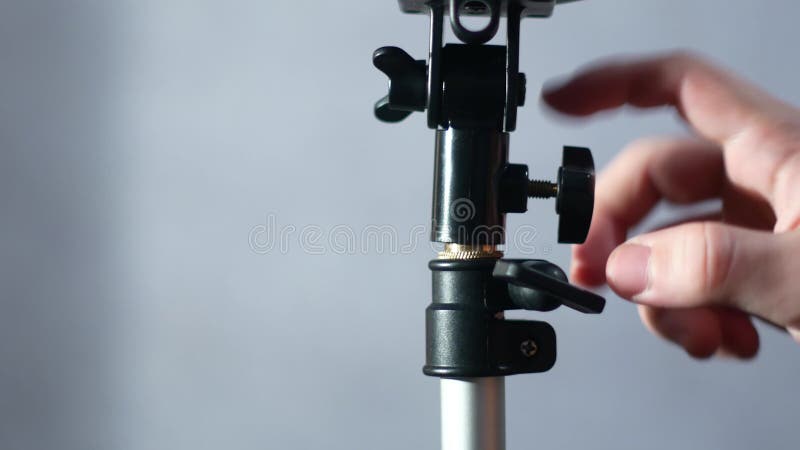 Connect and Enable a Small Studio Flash. Installation of Light in the ...