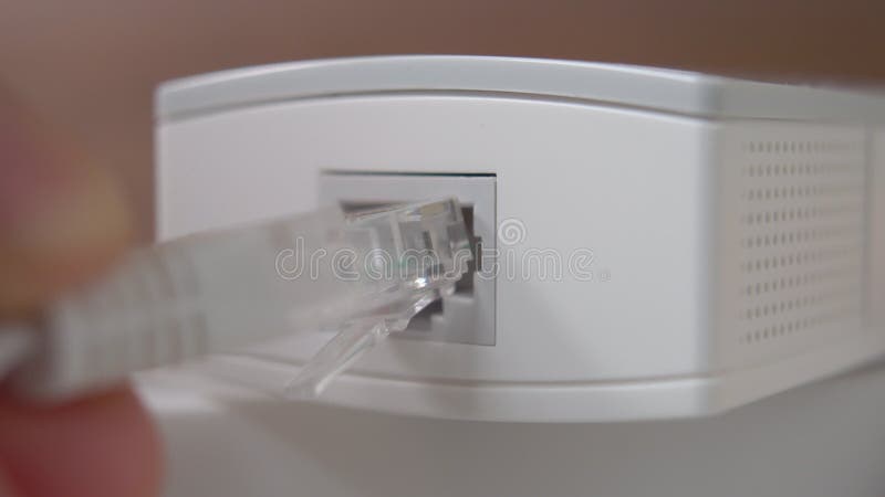Connecting the Internet Plug of the Wifi Home Extender Via the Home ...