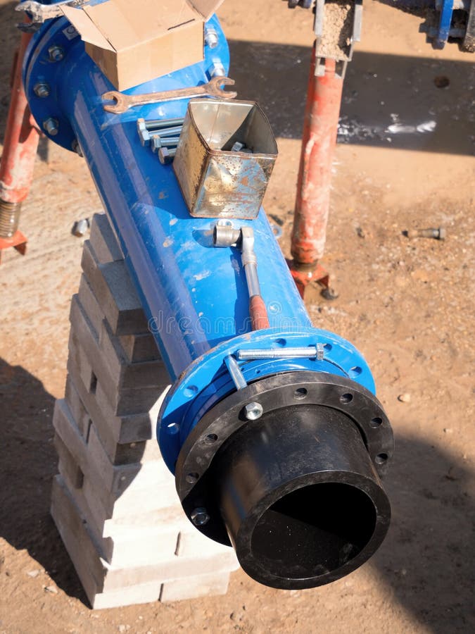 Connection HDPE Pipe and Main Steel Pipeline, Gate Valve.Welded Plastic ...