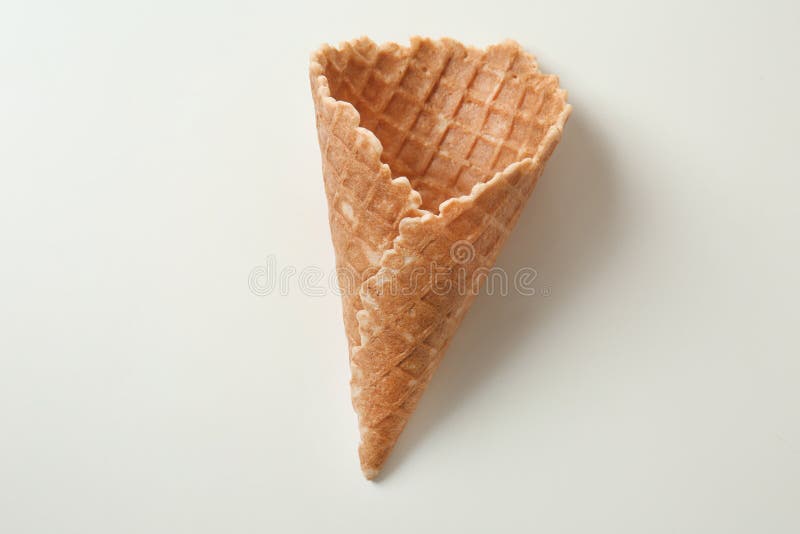 Cono De La Galleta En El Fondo Blanco Foto de archivo - Imagen de ...