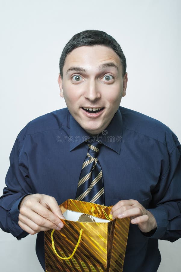 Conseguir un presente imagen de archivo. Imagen de hombre - 19480317