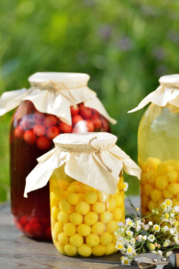 Conserve De Fruits, Compote De Griottes Image stock - Image du ...