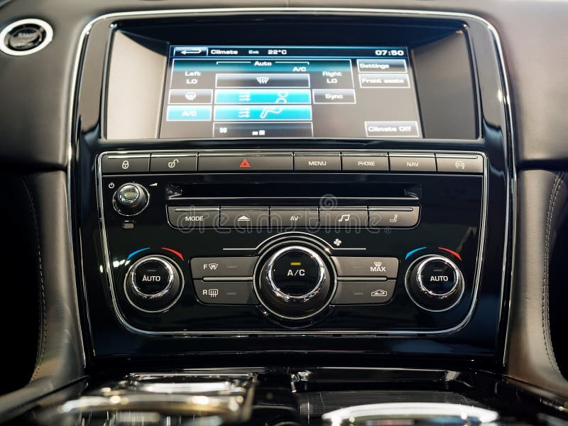 Consola Central De Um Carro Luxuoso Imagem de Stock - Imagem de centro ...
