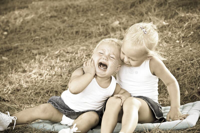 Consolation photo stock. Image du amour, vieux, famille - 6906446