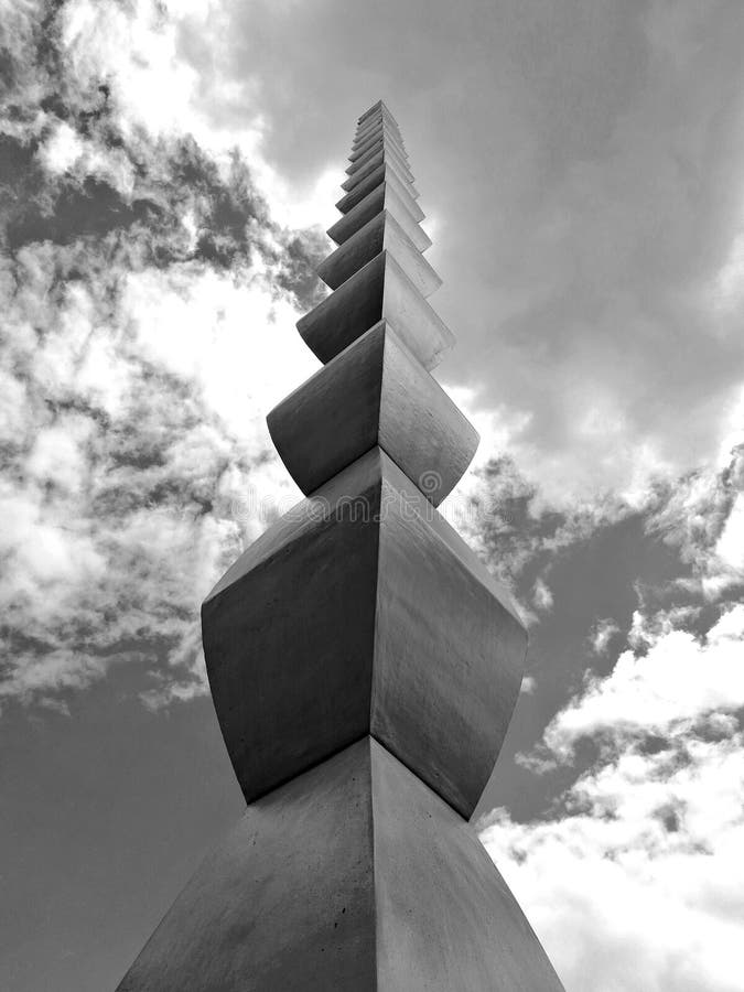 Constantin Brancusi Endless Column Stock Image - Image of constantin ...