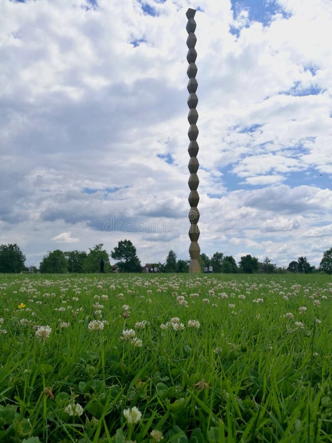 Constantin Brancusi Endless Column Stock Photo - Image of meadow ...