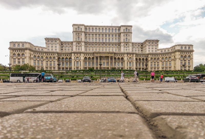 Constitutieivierkant Van Boekarest En Het Parlementshuis Redactionele ...
