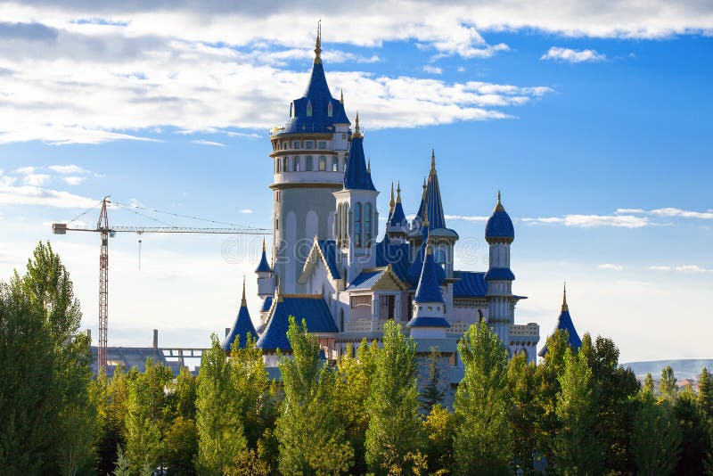 Construcción Del Castillo De Disney Imagen de archivo editorial ...