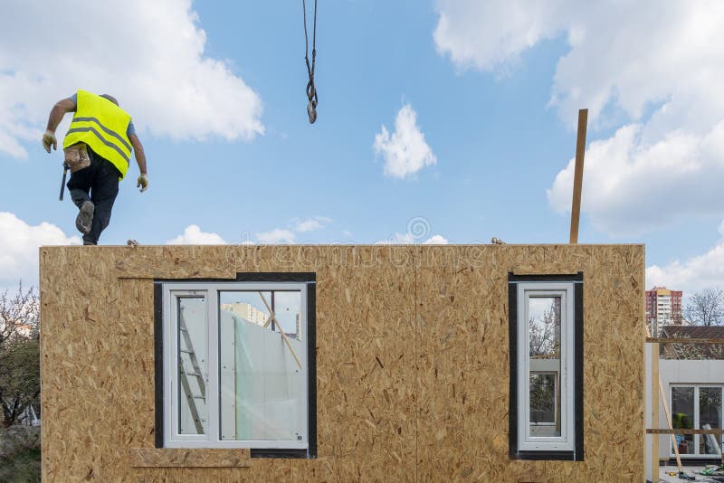 Construcci?n De La Casa Modular Nueva Y Moderna Foto de archivo - Imagen de chapeado, recursos ...