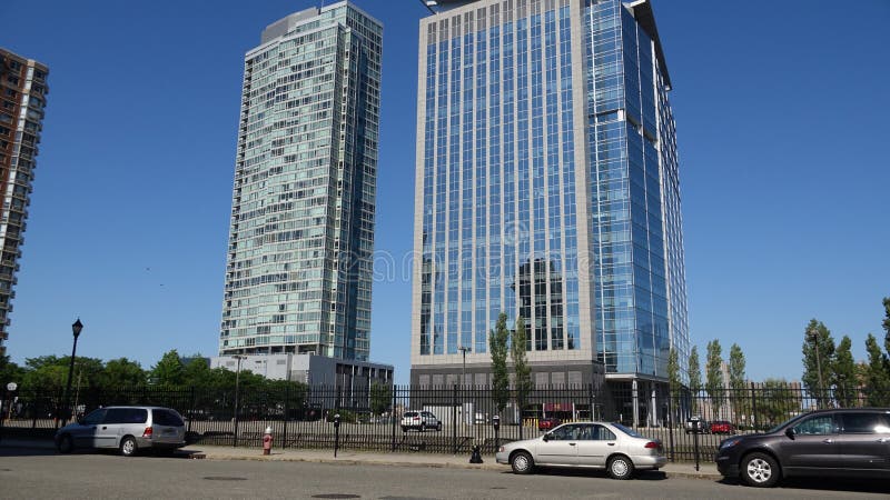 Construcciones De Viviendas Modernas Residenciales Foto de archivo ...