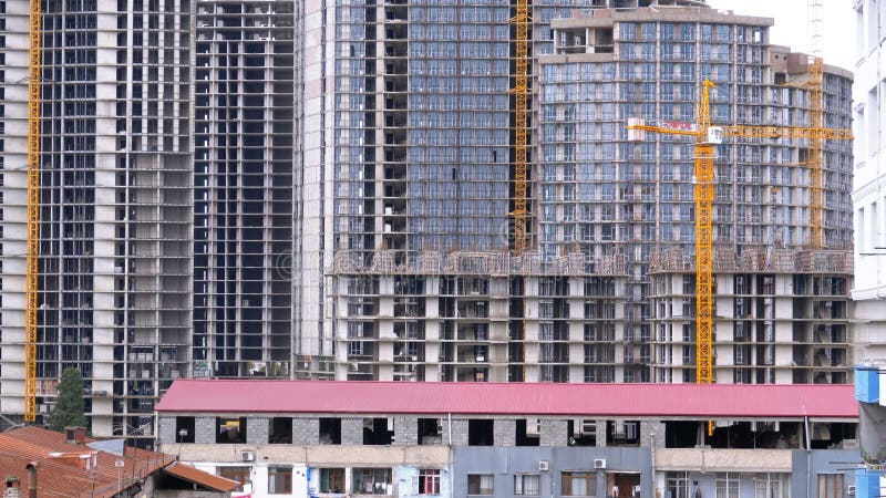 Construcción De Los Rascacielos Y De Los Edificios, Emplazamiento De La Obra Edificio Bajo ...