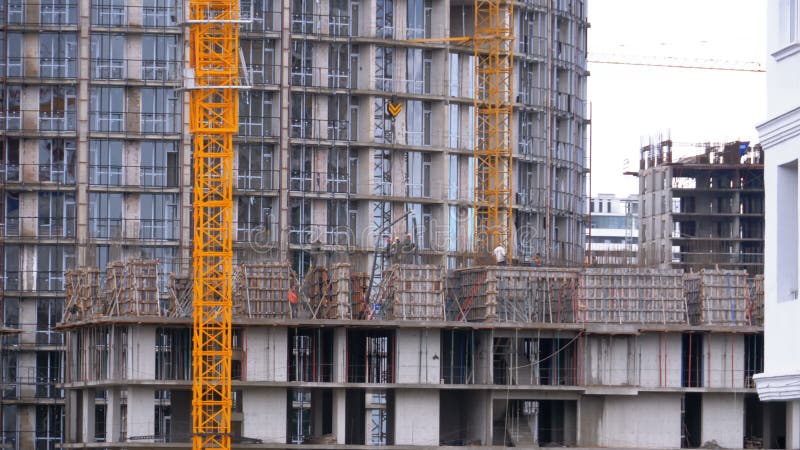 Construcción De Los Rascacielos Y De Los Edificios, Emplazamiento De La Obra Edificio Bajo ...