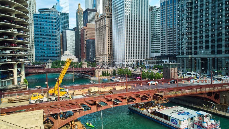 Construction in Chicago on Bridge Over Canals by Skyscrapers Editorial ...