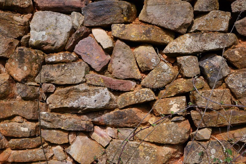 Construction D'un Mur De Roche Ancienne Dans Une Maison Image stock ...