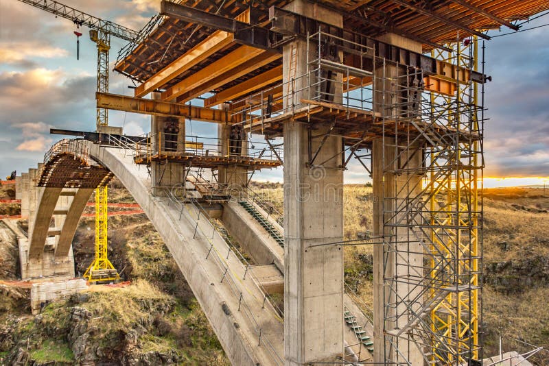 Construction D'un Pont En Espagne Image stock - Image du espagne ...