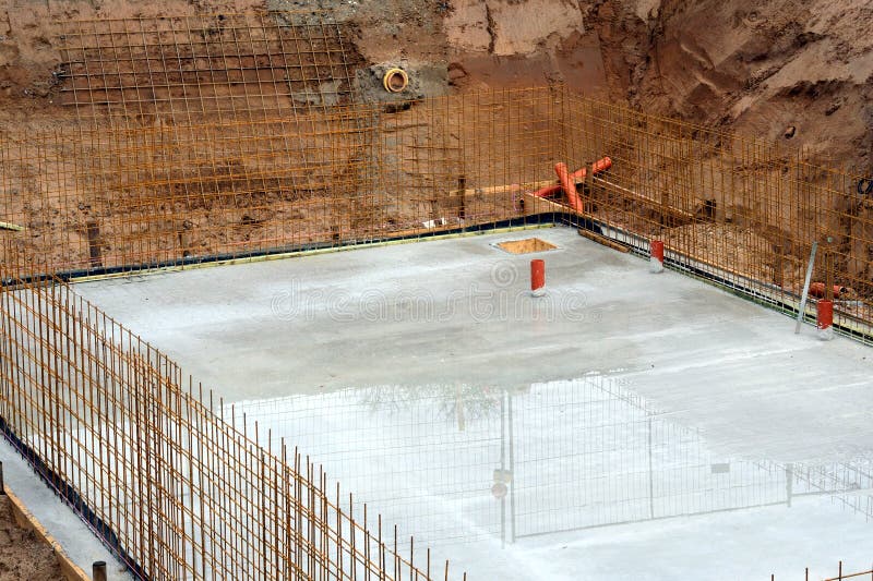 Construction d'un sous-sol image stock. Image of maille - 27612251