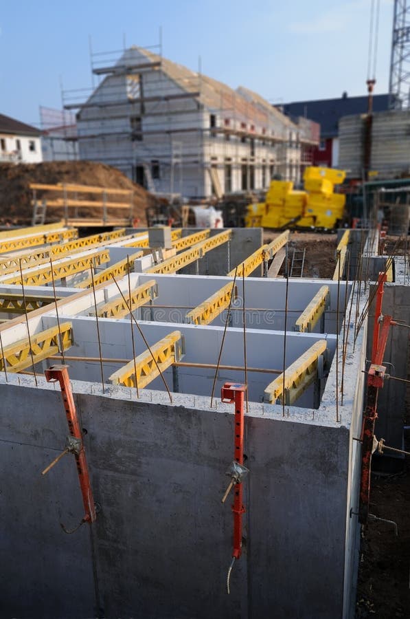 Construction de cave image stock. Image du étayage, coffrante - 932669