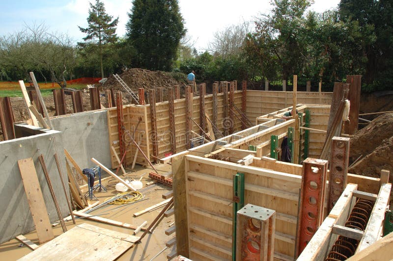 Construction de cave image stock. Image du étayage, coffrante - 932669