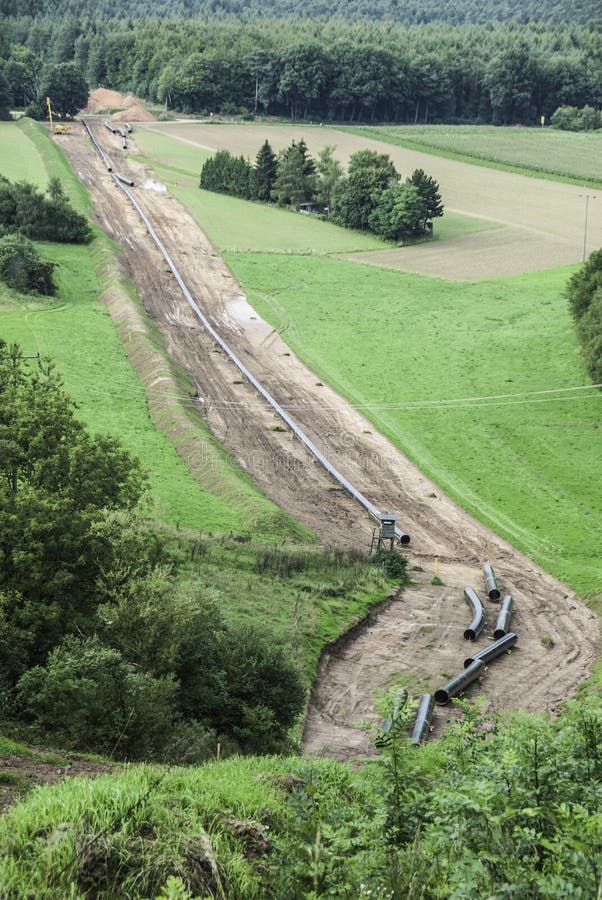 Construction de gazoduc photo stock. Image du essence - 25553134