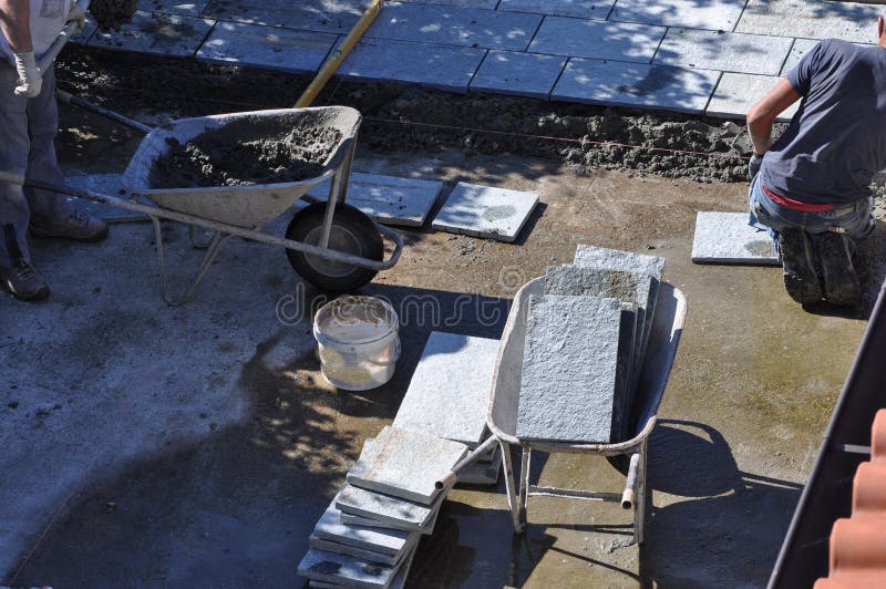 Construction De Plancher En Pierre Image stock - Image du travail ...