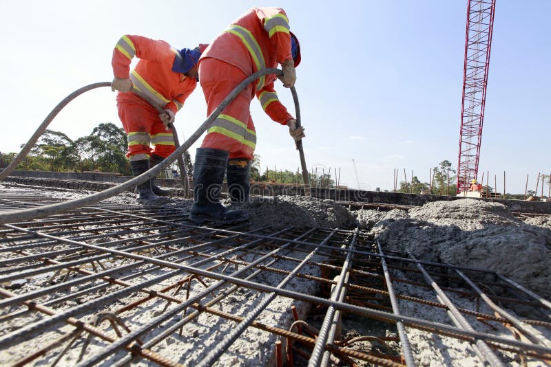 Construction de routes photo stock éditorial. Image du ouvrier - 63966888