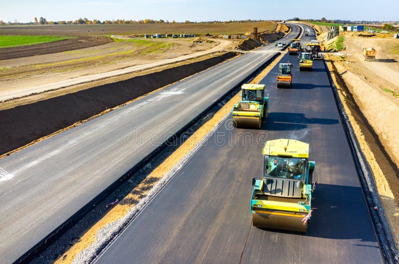 Construction D'une Route Neuve Photo stock - Image du houe, aplatissez ...