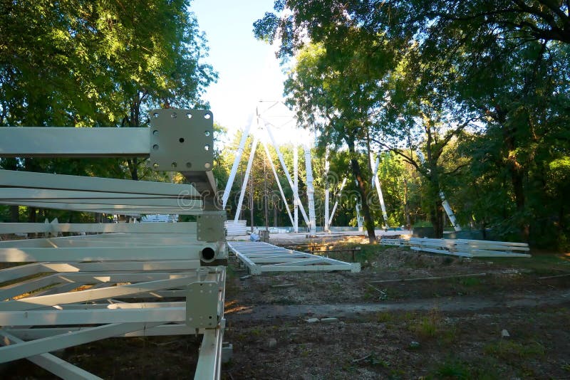 Construction of a Ferris Wheel. Stages of Construction of Ferris Wheel ...