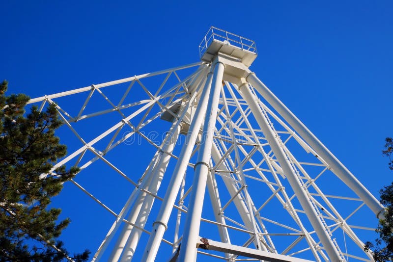 Construction of a Ferris Wheel. Stages of Construction of Ferris Wheel ...