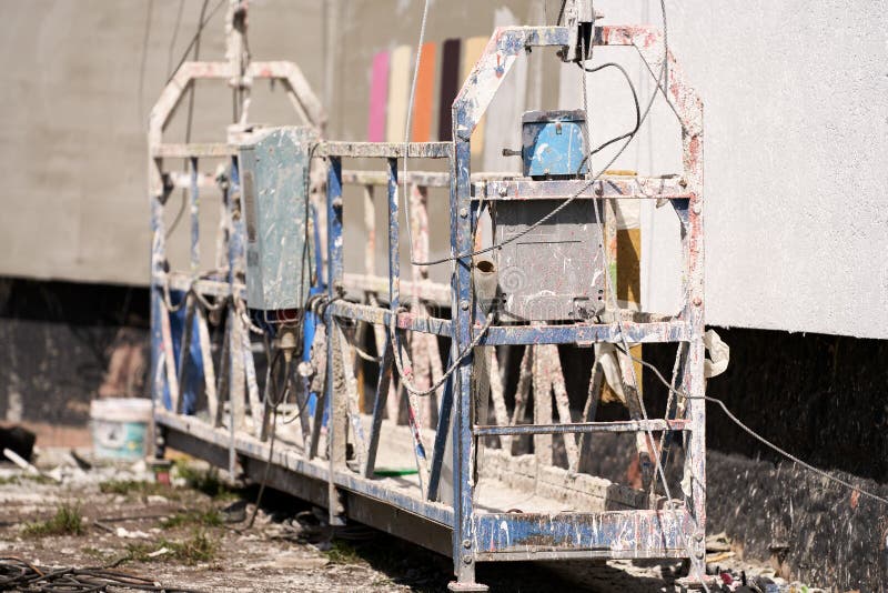 Cradle for lifting workers stock photo. Image of building - 214500628