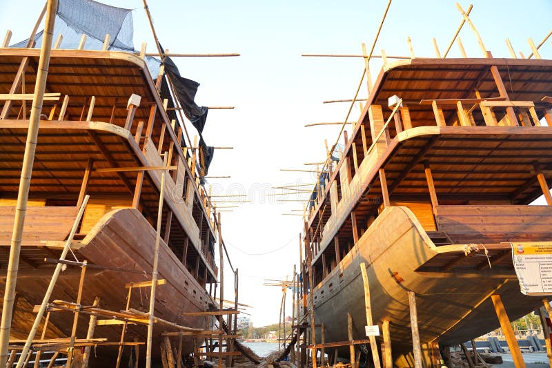 Construction Making the Legendary Pinisi Ship Stock Image - Image of ...