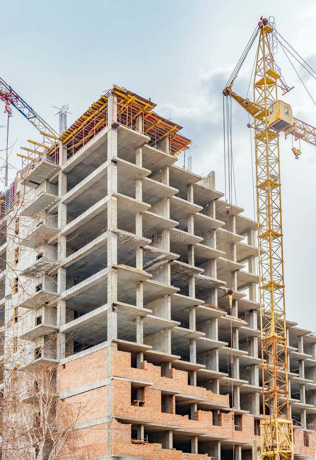 Construction of a Skyscraper in an Urban Environment. Construction ...