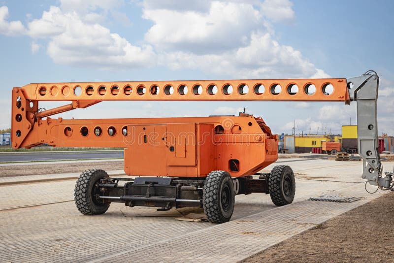 Construction Telescopic Tower or Work Platform for People To Work at ...