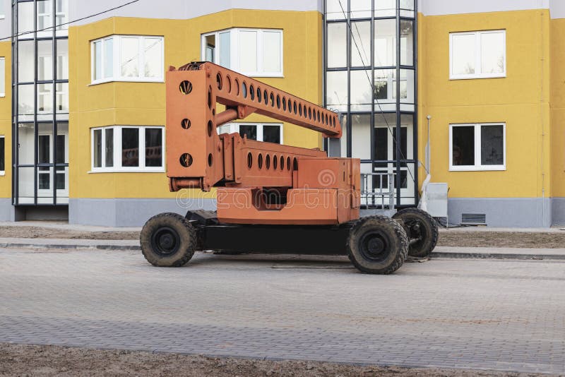 Construction Telescopic Tower or Work Platform for People To Work at ...