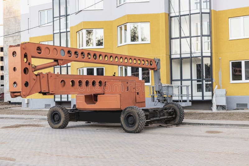 Construction Telescopic Tower or Work Platform for People To Work at ...