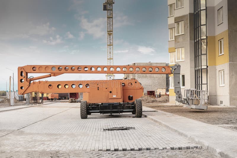 Construction Telescopic Tower or Work Platform for People To Work at ...