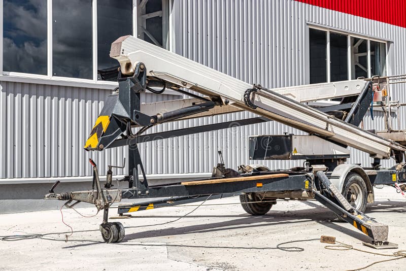 Construction Telescopic Tower or Work Platform for People To Work at ...