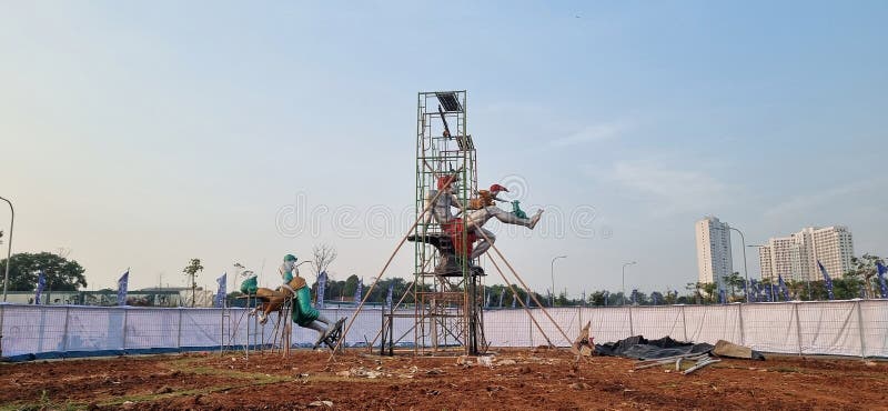 Construction To Install and Erect a Large Statue Using Iron and ...