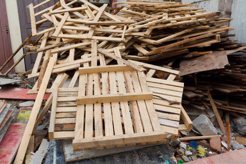 Discarded Pile Of Wooden Pallets Stock Image - Image of recycle ...