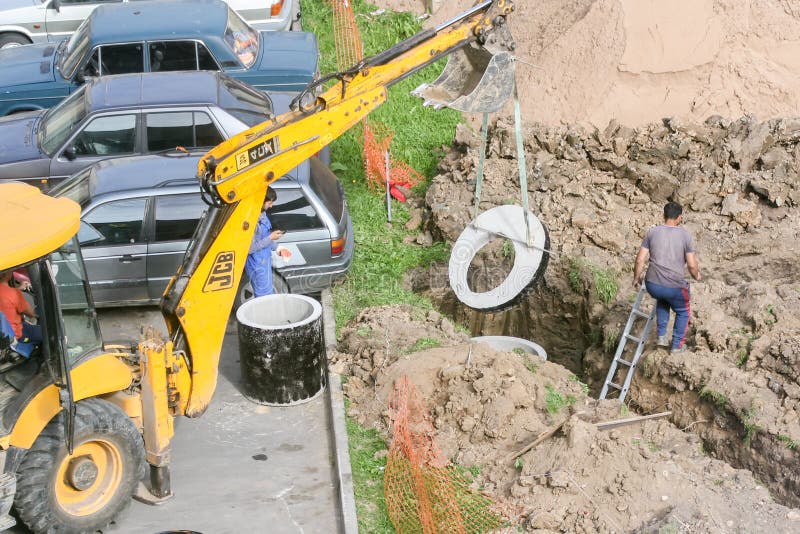 Construction Work between Cars Editorial Image - Image of person, work ...