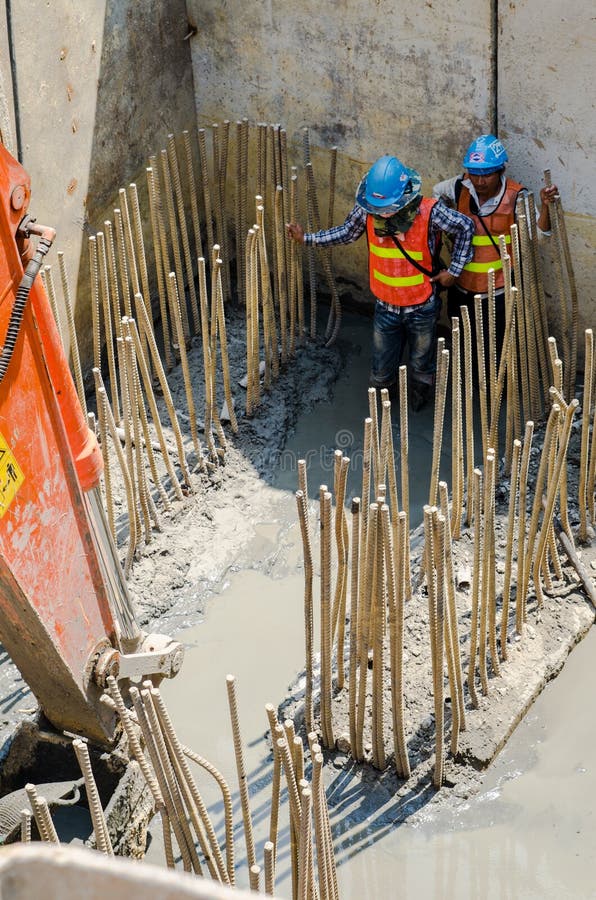Construction worker editorial photography. Image of labor - 53704172