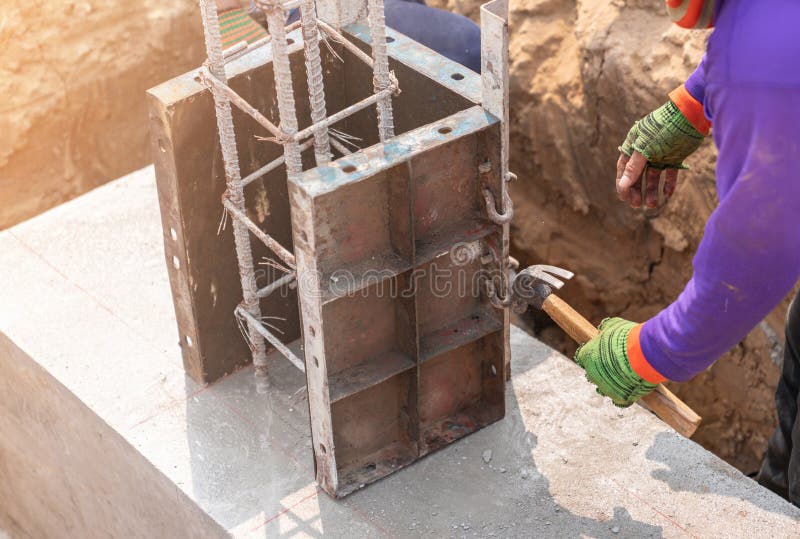 Construction Worker Use Hammer Hit Clamp Pin Formwork Tigh Stock Photo ...