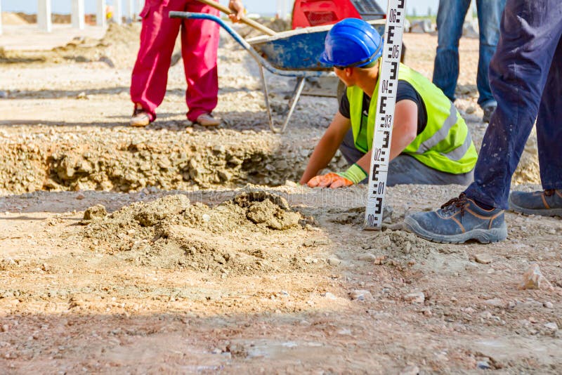 Worker Set Up Right Measures in Square Trench Stock Image - Image of ...