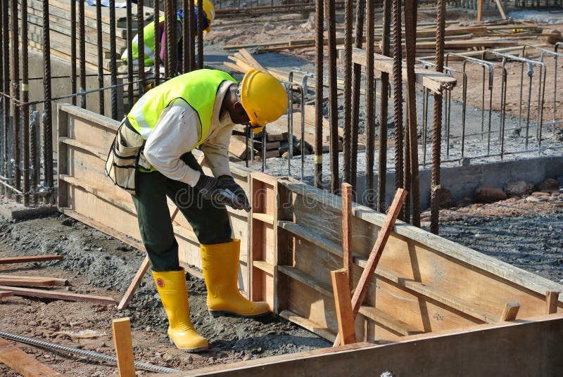 Construction Workers Fabricating Timber Formwork Editorial Photography ...